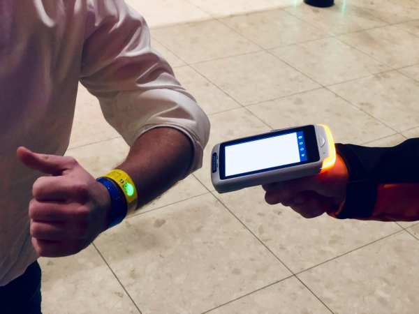 Innovatie aan de pols | Tickets in vorm van een polsbandje | Ticketpoint